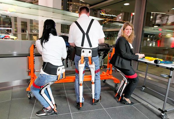 Chairless Chair, la silla que cambiará la forma de trabajar | Cinco ...