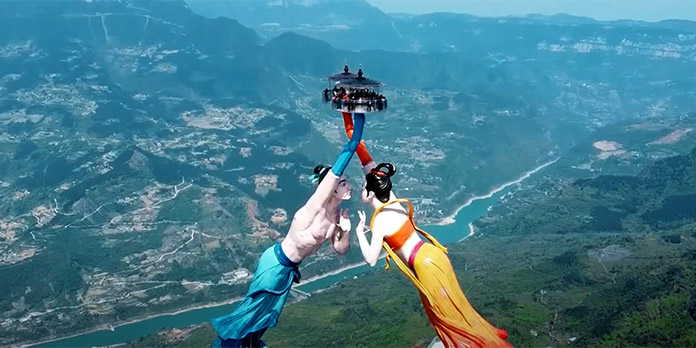 Flying Kiss » La Sobrecogedora Atracción China